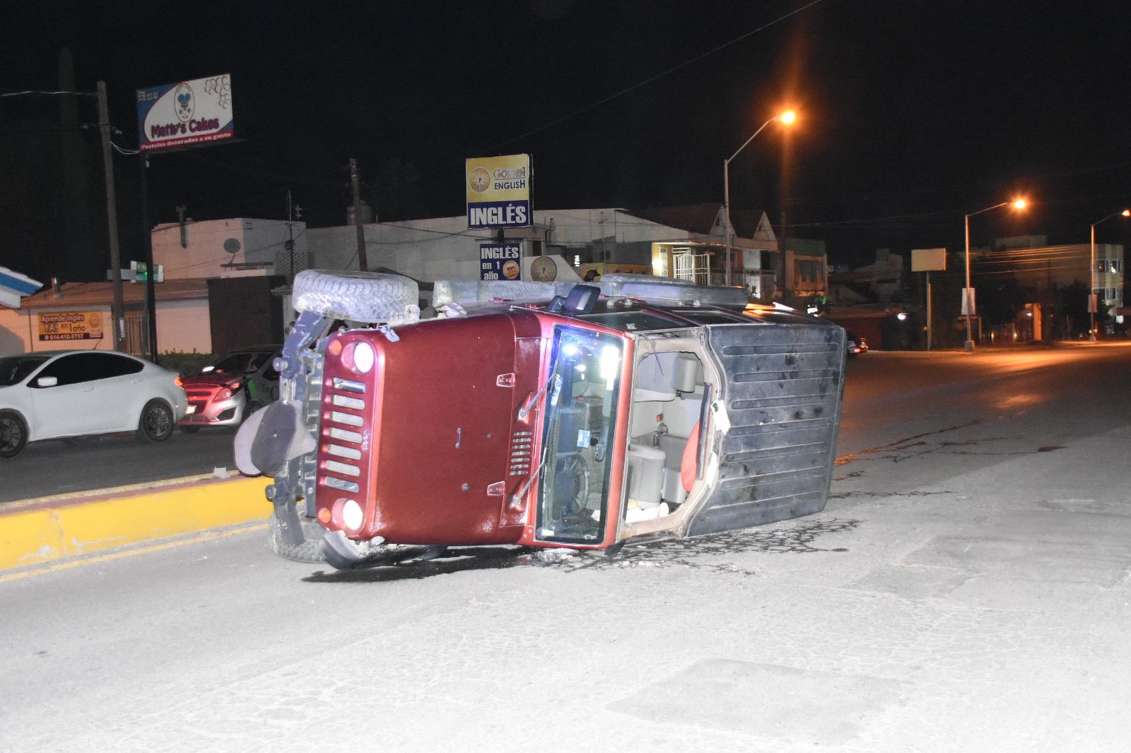 Vuelca su Jeep conductor carreroso 👉 Principales 👉️ En Blanco y Negro