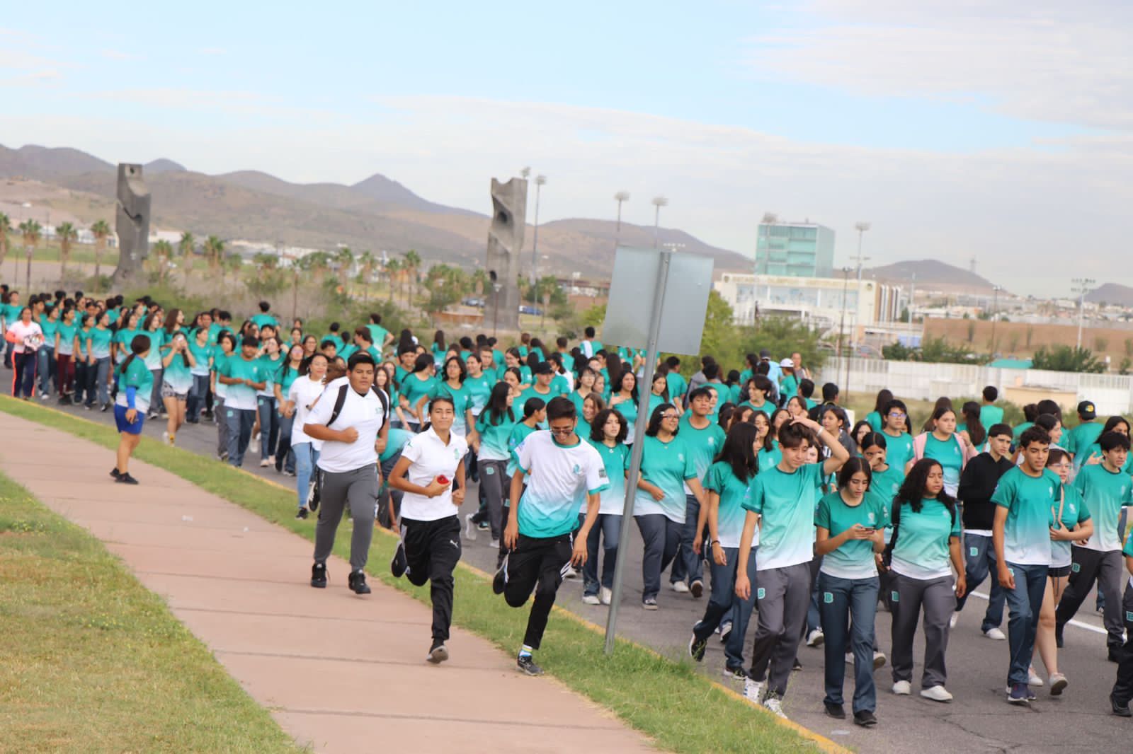 Más de 20 mil Alumnos Participan en la Tradicional Carrera de Novatos ...