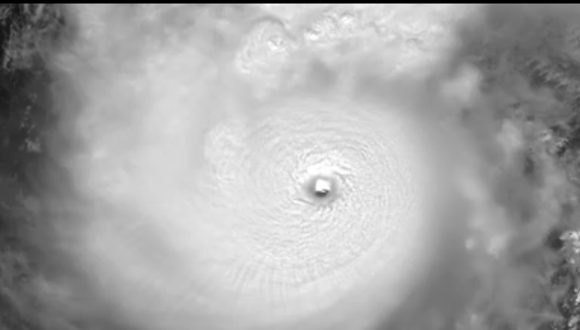 (VIDEO) Así se ve el ojo del huracán Milton desde el espacio 👉 Local 👉️ En Blanco y Negro